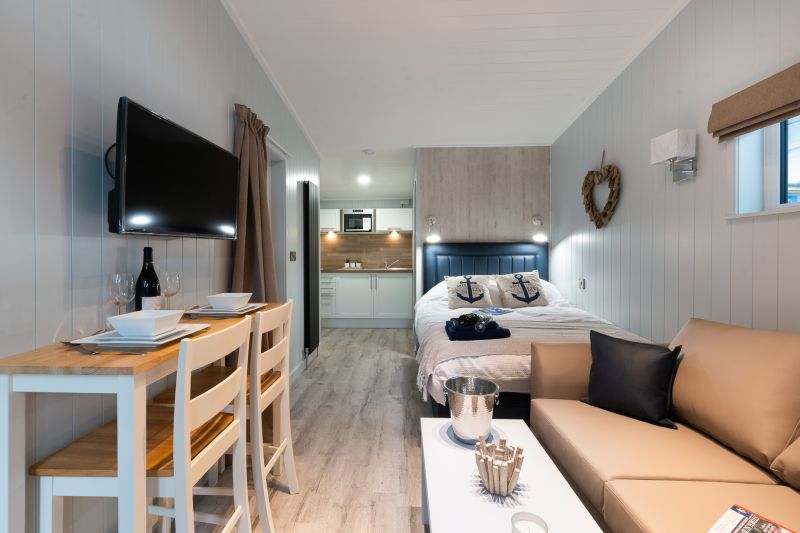 Garden Escapes to Airbnb Hotspots: Make the Most of Your Glamping Pod